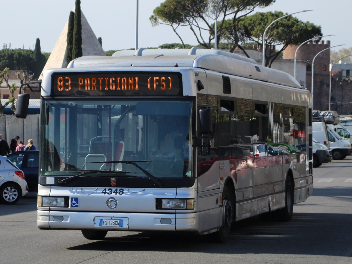 LINEA 83 (galleria) - Trasporti a Roma